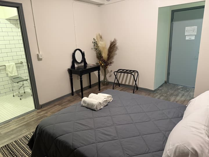 Accessible Private Room With En-suite Bathroom! - Seattle, WA