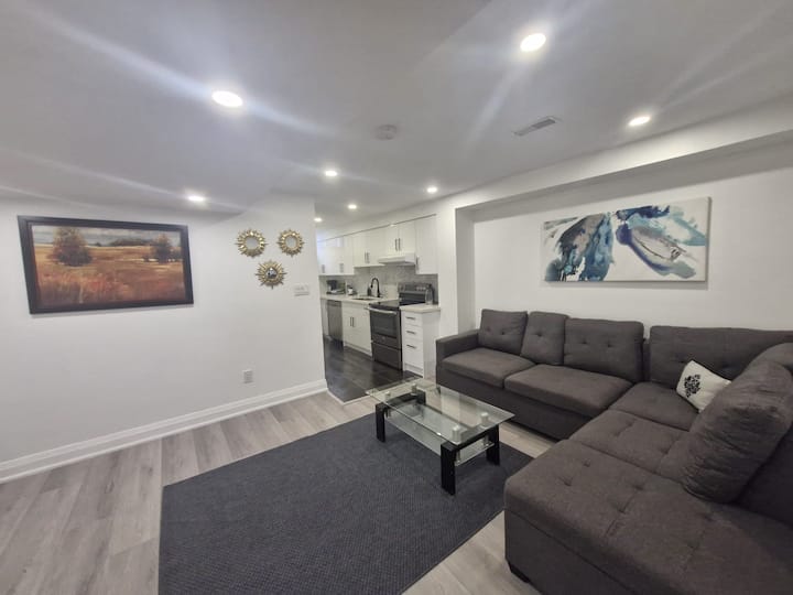 Warm & Cozy Woodbridge Guesthouse– No Cold Nights! - Vaughan