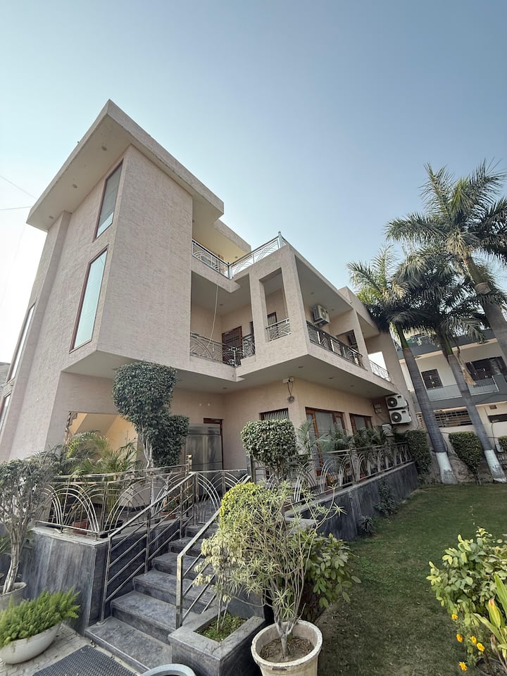 It’s A Farmhouse 20 Minutes From Delhi - Bahadurgarh