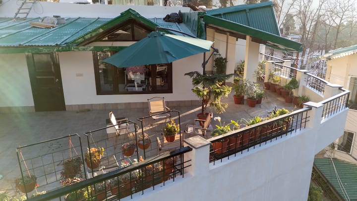 Whispering Walls Nainital –A Luxury 2br |Homeyhuts - Nainital