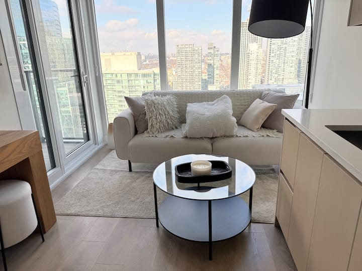 Luxury Downtown Toronto Condo-skyline Views - Toronto, ON
