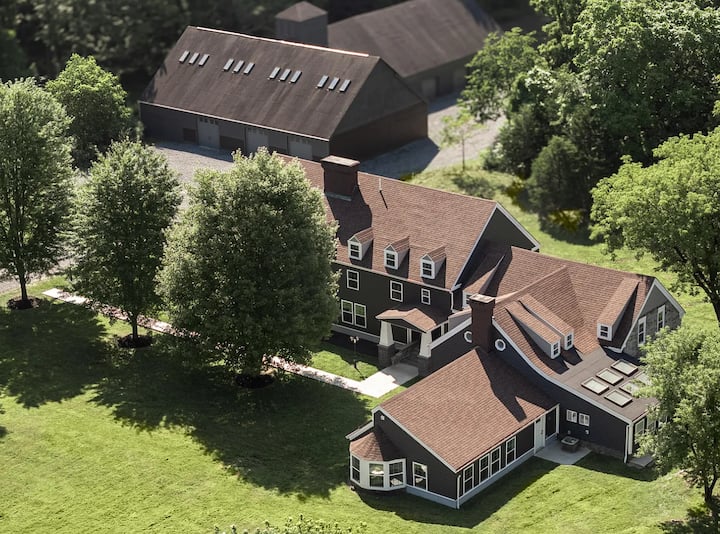 Stone Manor Luxury Woodstock Retreat - 킹스턴