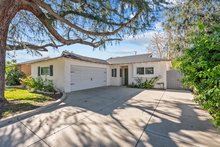 Serene Home In The Heart Of Santa Clarita - Santa Clarita, CA