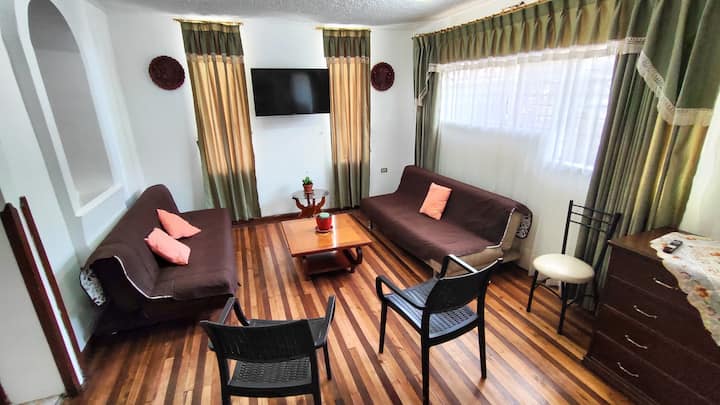Amplia Casa Central. ¡Ubicación 5 Estrellas! - Riobamba