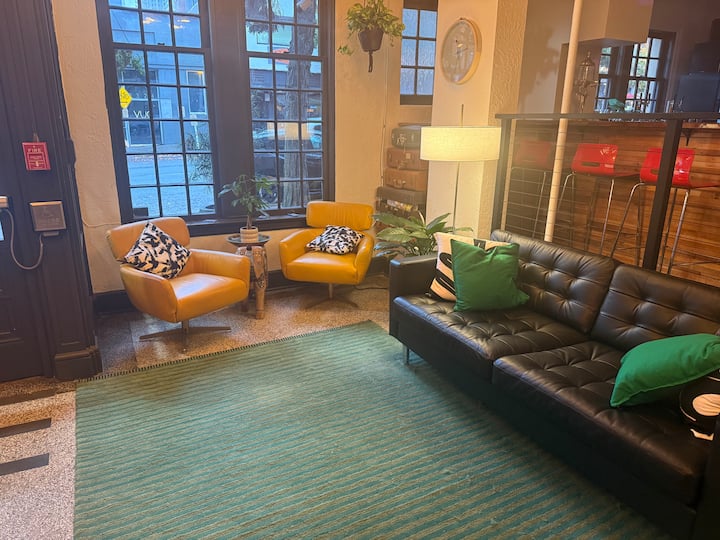 Awesome Bunk In Premium Shared Room In Belltown! - Seattle, WA