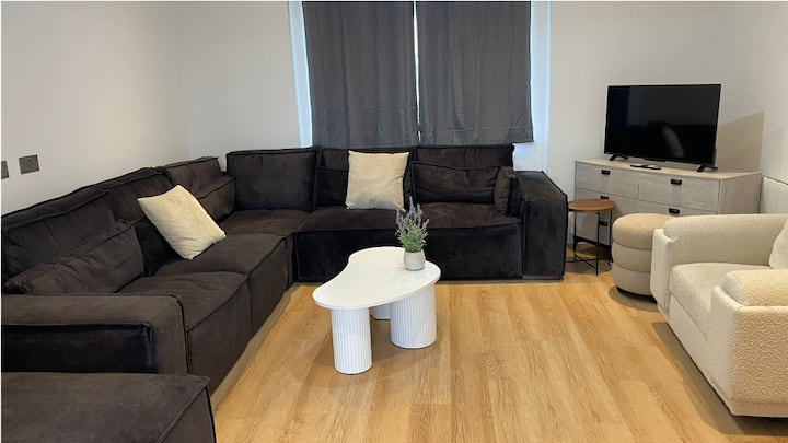 Spacious 4 Bedroom Home - Free Parking - Wisbech