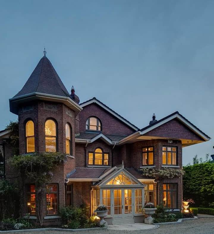 Generously Luxury House With 5 Bedrooms - Bray