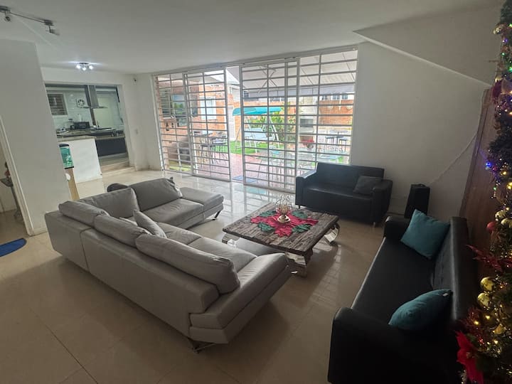 Tu Oasis De Paz Y Estilo Con Jardín En Bello Monte - Caracas