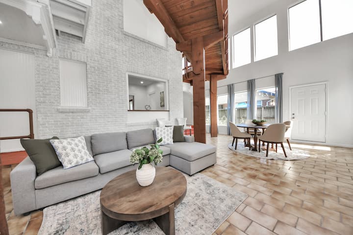 Historic, Original Bridge House | 8 Bed/8 Bath - Houston, TX