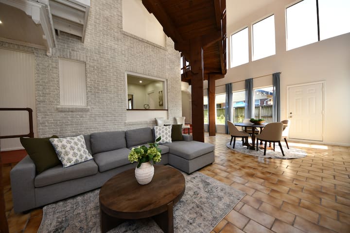 Historic Charm | Modern Comfort | 8 Bed/8 Bath - Houston, TX
