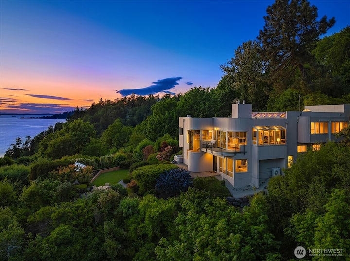 Spyglass Pointe | Luxury 270° Puget Sound Views - Burien, WA