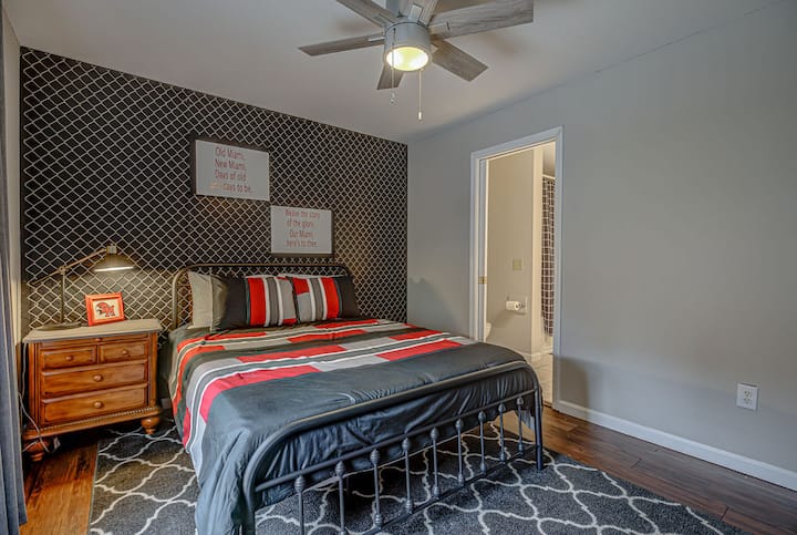 Hawk's Den - Camden, OH