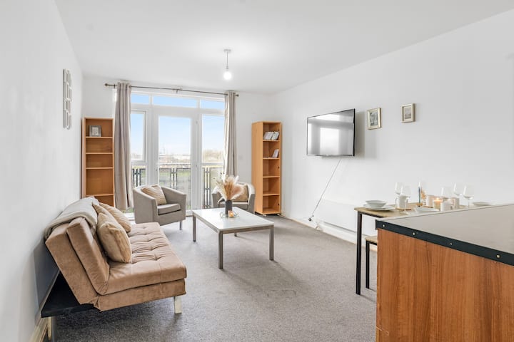 Sky-high Views In Modern Top-floor Flat - Salford