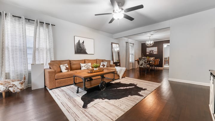 Stylish Western Dallas Retreat-trendy Dallas Area - Dallas, TX