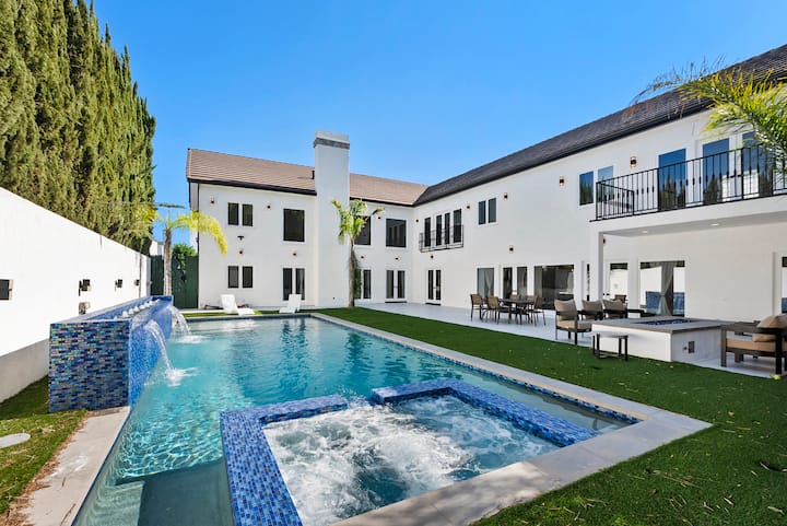 6500 Sqf Exquisite 7br Resort-style Pool Spa Sauna - Calabasas, CA