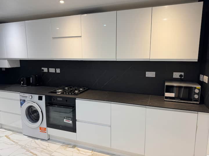 3 Single Bed And 1 Double Bed - Enfield