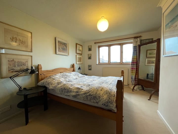 Large Double Bedroom In Axbridge - Cheddar