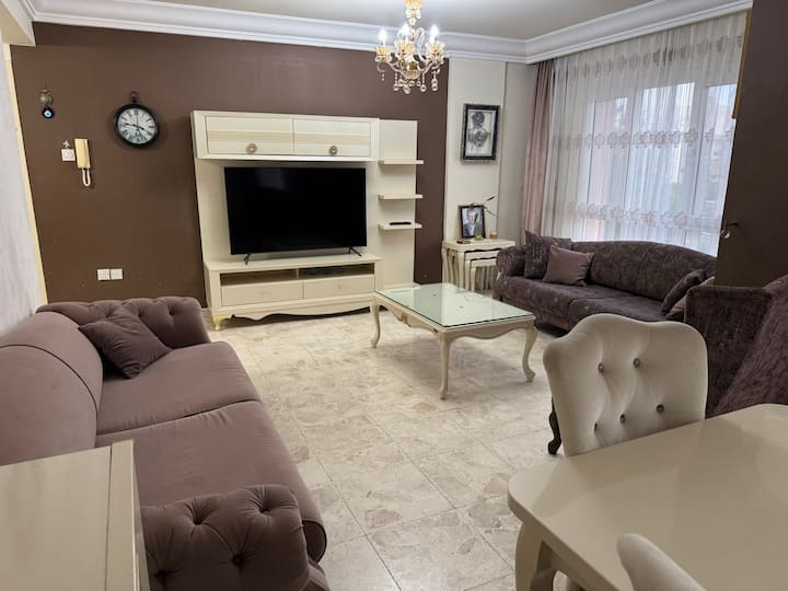 Girne Merkezde Güvenlikli, Havuzlu Ve Parklı Site. - Kyrenia