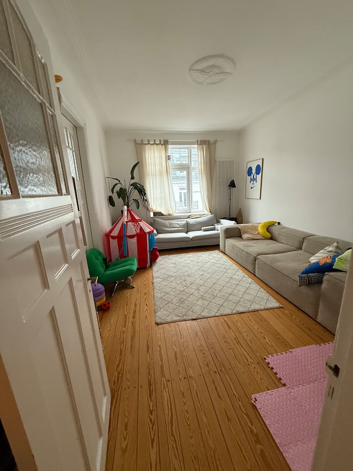 Central And Sunny 4,5 Room Flat In Eimsbüttel - Hamburg