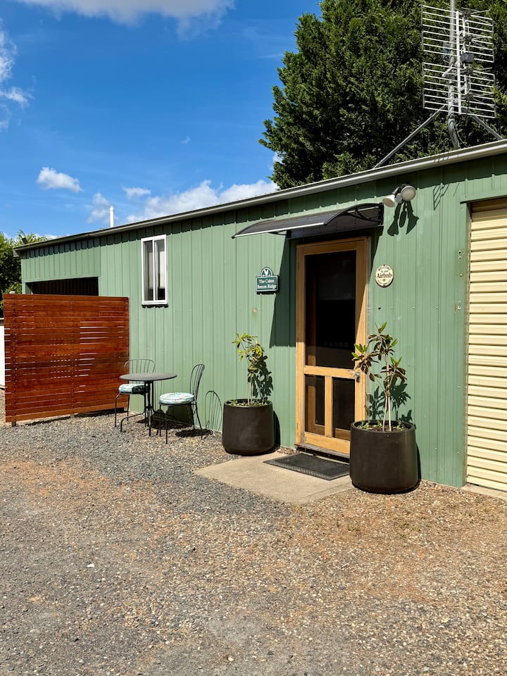 Rustic Farmstay Cabin In Quiet Shed Retreat - Candelo