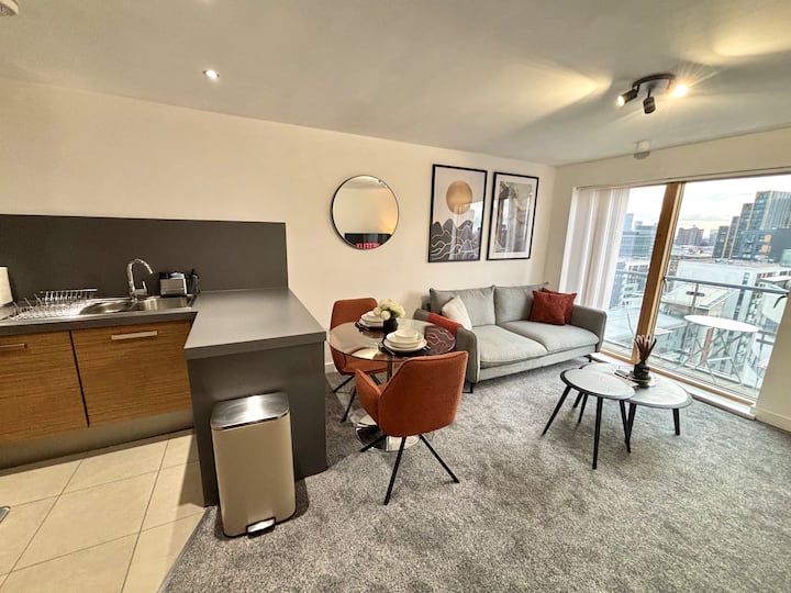 Stylish, City Centre Apartment With Balcony - Manchester