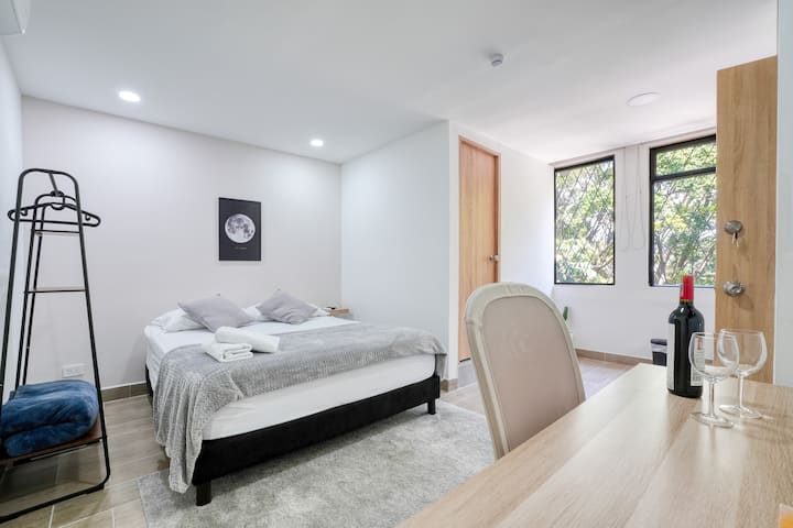 Modern Studio 1 In El Poblado | Walk Score 98 - Medellín