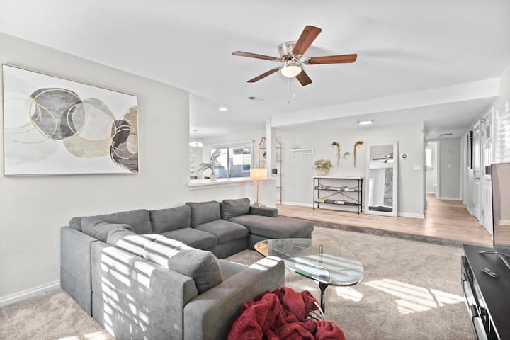 King Beds & Crib! Near Disney, South Coast Plaza - Santa Ana, CA