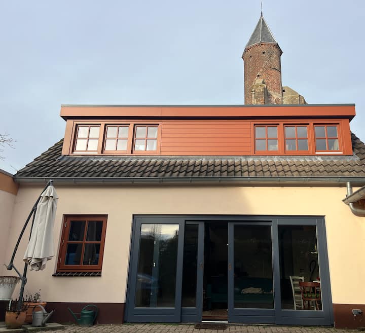 Woning (Geheel) De Ridder Van Kasteel Goudenstein. - Netherlands