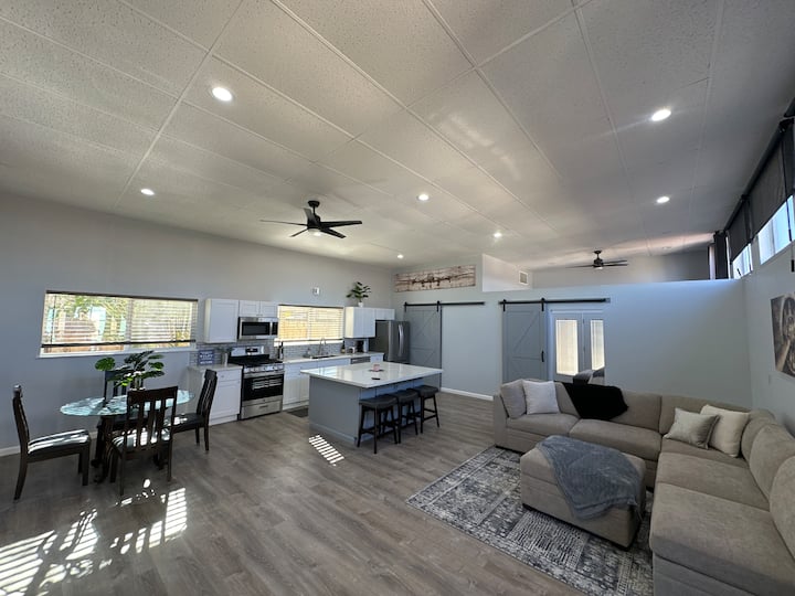 The Hangar - Spacious, Comfy W/garage Parking - Ridgecrest, CA