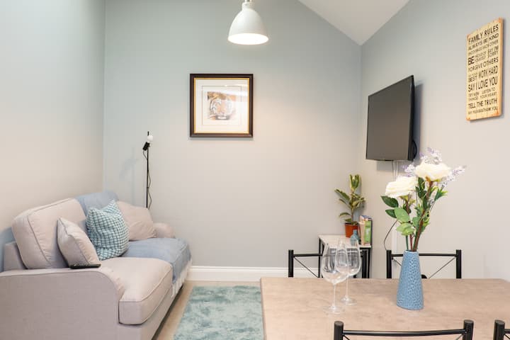 Center Of Bedford | Free Parking | Sleeps 5 - Bedford