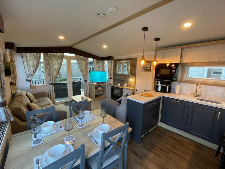 The Bordeaux At Golden Anchor 8 Berth With Hot Tub - Ingoldmells