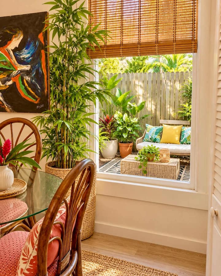 Suarez Art Stay Coconut Grove Free Parkg, Sleeps 5 - Coral Gables, FL