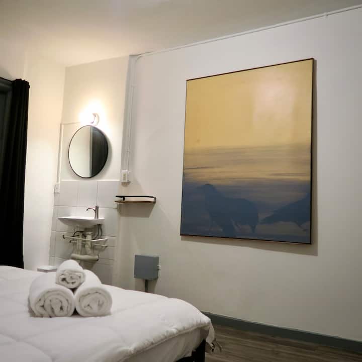 Amazing 2-person Private Room W/shared Bathroom! - Seattle, WA