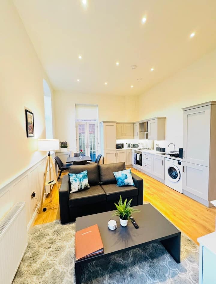 P8 · 1-bed By Ormeau Park • Quick City Access - Belfast