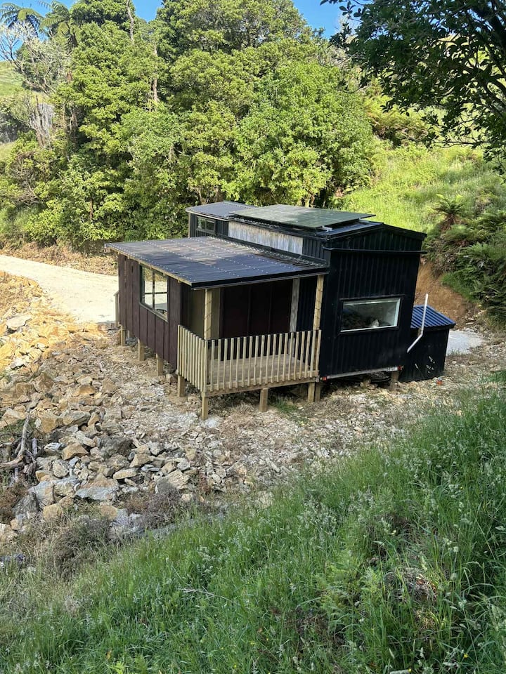 Feather And Stone Hideaway
Tiny Home In Waitomo - New Zealand