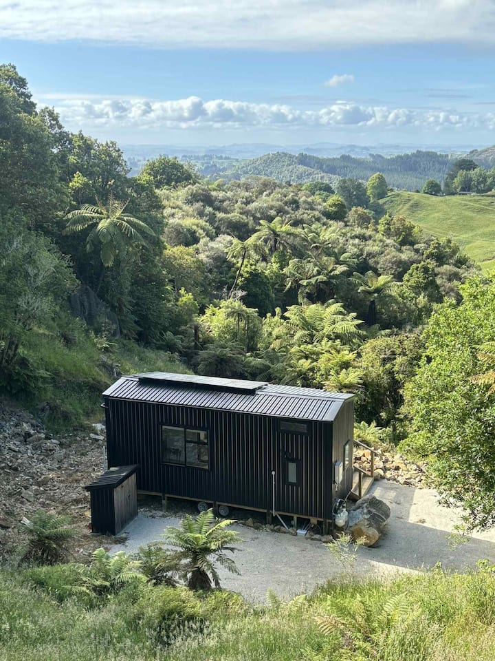 Feather And Stone Hideaway 
Tiny Home In Waitomo - Te Kuiti