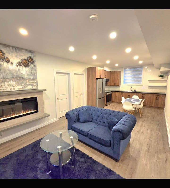 Staycation Presidential Apartment-free Parking - Belmont, Canadà