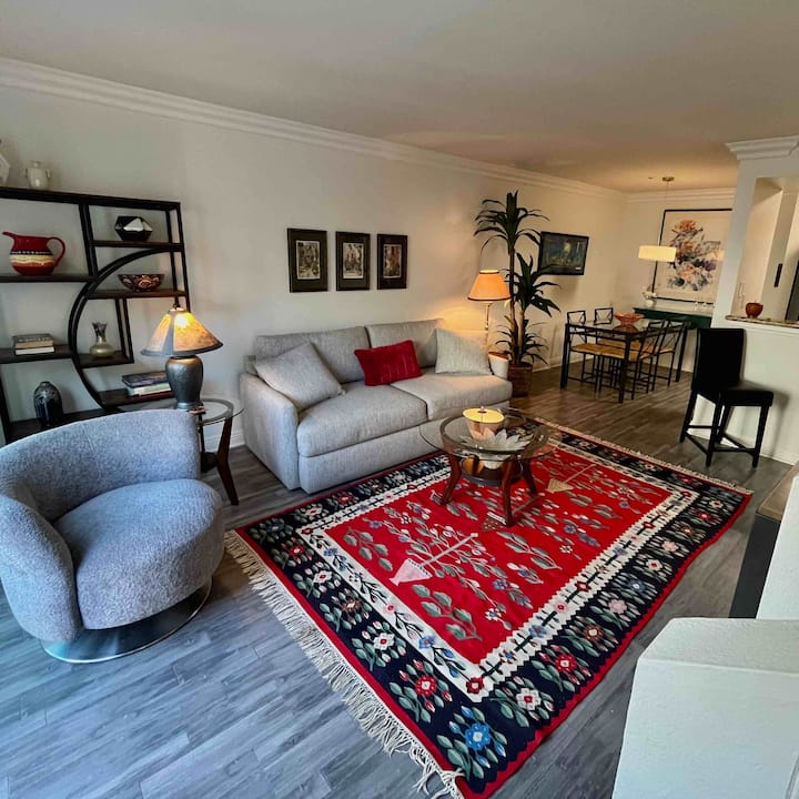 Beautiful Condo Near Universal, Warners & Disney. - Burbank, CA