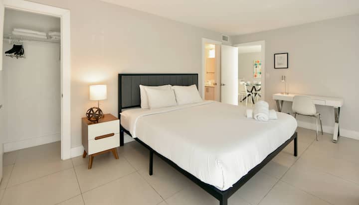 Near Fort Lauderdale Beach + Riverfront Pool - Fort Lauderdale