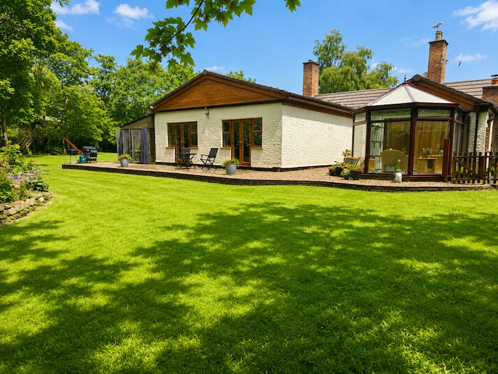 Park Cottage Country Bungalow (Shared Shower) - Warrington
