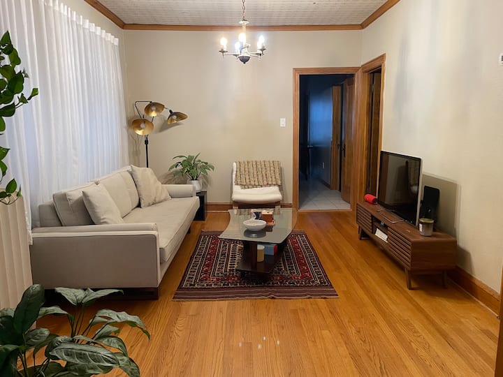 Cozy Apartment In A Quiet Neighborhood - Skokie, IL