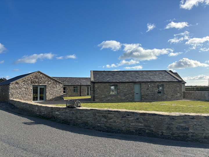 Charming Country Cottage - Step Back In Time - 