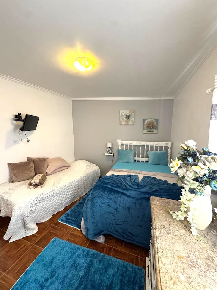 Quarto Duplo Privado (C/wc E Entrada Privada) - Alcobaça