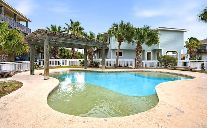 Tranquil Turtle | Pool, Arcade + Golf Cart - Port Aransas, TX