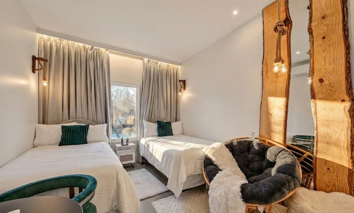 Peaceful Lakeside Studio | Fast Wifi & Great Wfh - Brotherhood, America's Oldest Winery