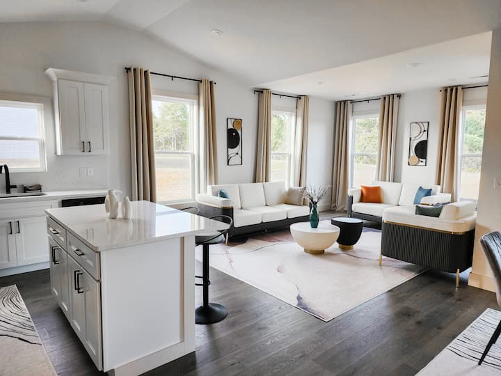 Modern Home, New Built - Lake Thicketty