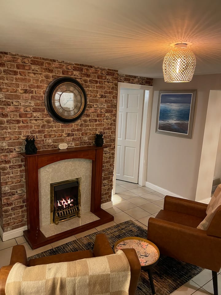 Cute, Cosy Cottage In The Lovely Oxton Village. - Lady Lever Art Gallery