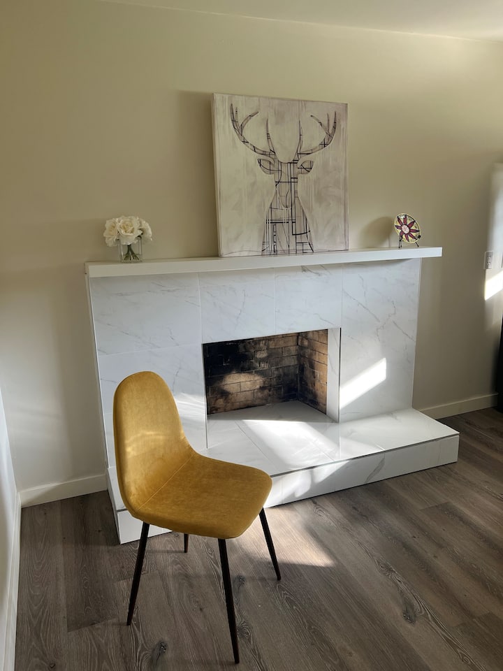 Cheerful 3-bedroom Home With Free Street Parking - Vancouver