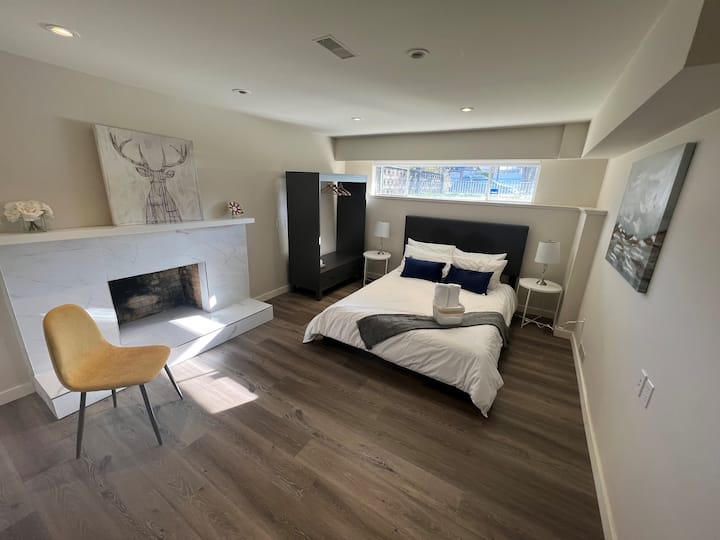 Cheerful 3-bedroom Home With Free Street Parking - Canadá