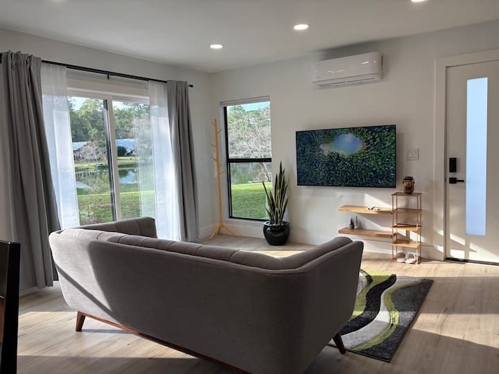 Pine Lake Escape: Lakefront Tiny House - Conroe, TX